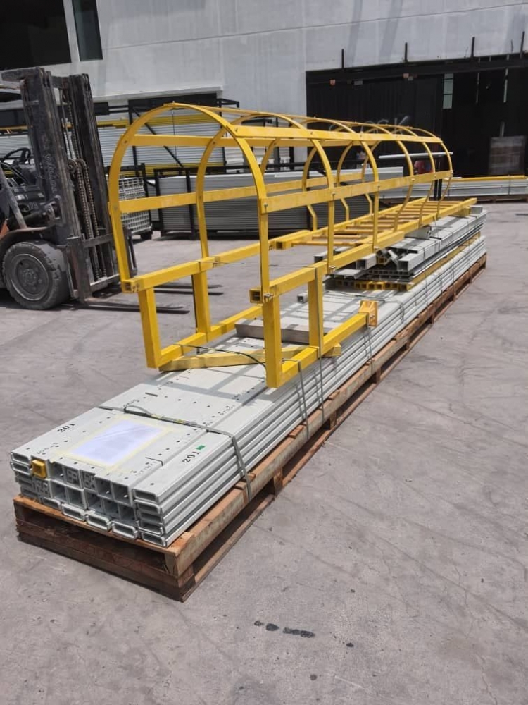 FIBERGLASS LADDER CAGED